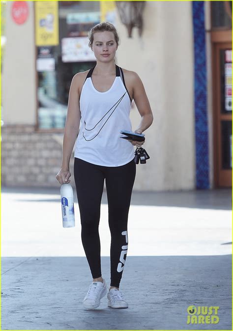 Margot Robbie Goes Makeup Free For A Trip To The Gym Photo 3911984