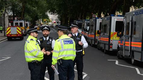Врязването на кола пред сграда на британския парламент не е атентат според следствието Новини бг