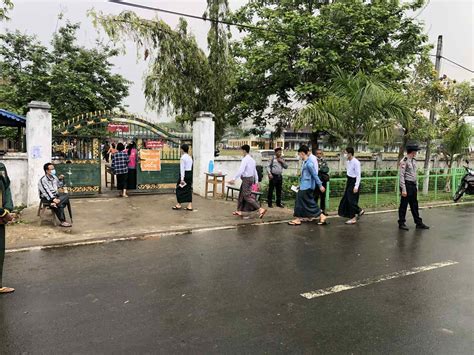 ဝိုင်းမော်မြို့နယ်၌ ၂၀၂၂ ခုနှစ် တက္ကသိုလ်ဝင်စာမေးပွဲတွင် ကျောင်းသား သူများ စတင်ဖြေဆို