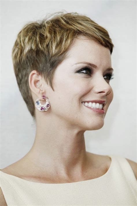 გამაახალგაზრდავებელი ვარცხნილობები 40 წელს გადაცილებული ქალბატონებისთვის