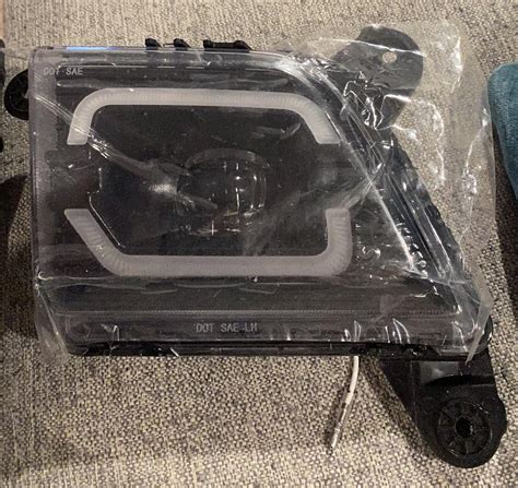 So I Have This Headlight And I Cannot Figure Out What Car It Goes To There Are No Identifying