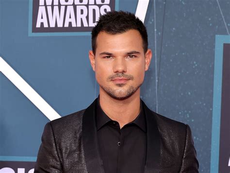 Astro De Crepúsculo Taylor Lautner Rebate Ataques à Aparência