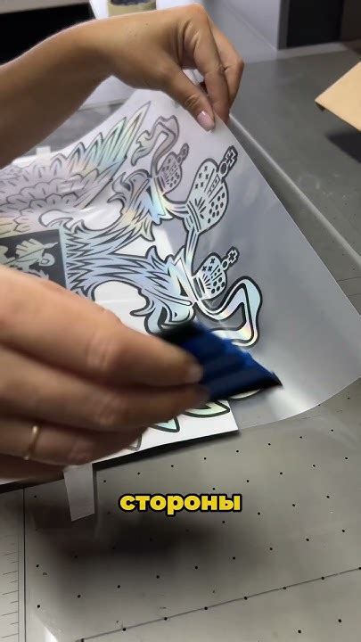 Показываем как самостоятельно приклеить наклейку на авто наклейки наклейкинаавто тюнинг