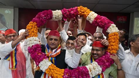 Bsp Founder Kanshi Rams Former Aide Daddu Prasad Joins Samajwadi Party