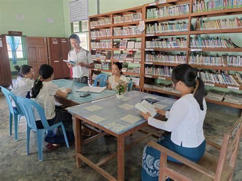 မိုင်းပန်မြို့နယ် လူထုအခြေပြုဗဟိုဌာန Community Centreခန်းမ၌ စာဖတ်ဝိုင