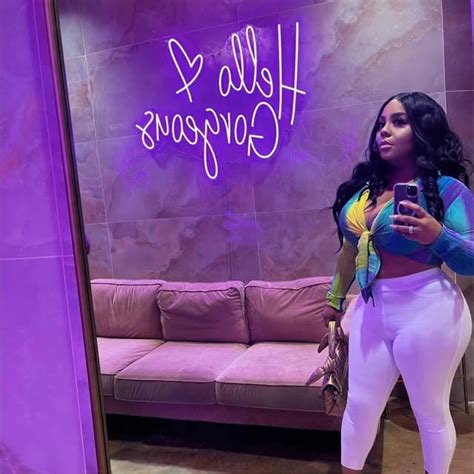 Ashley Lyons Theeashleydee • Threads Say More