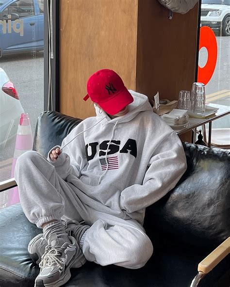 이지 캐쥬얼 룩 난닝구 Naning9” 백화점에서 판매했던 98 000원 자켓이 내일 한정판매로 세일가격 59 800원에 오픈되어요 🖤 차려 입어야하는 중요한