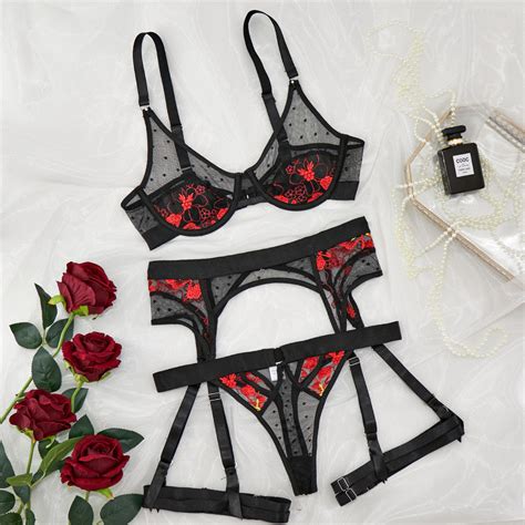 Black Lace Bra And Garter Set Amorino