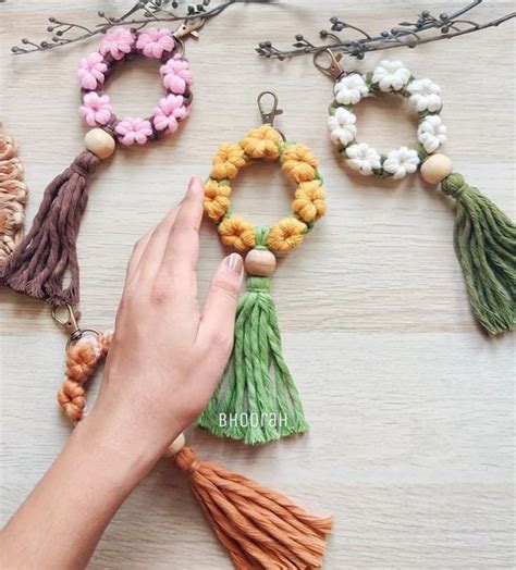 𝐈𝐍𝐓𝐄𝐑𝐍𝐀𝐓𝐈𝐎𝐍𝐀𝐋 𝐌𝐀𝐂𝐑𝐀𝐌𝐄 𝐂𝐎𝐌𝐌𝐔𝐍𝐈𝐓𝐘 On Instagram Lovely Flowery Keychains By Bhoorah They Look