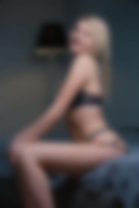 Elise Y Model Profile