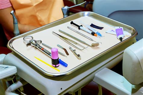 세트마다 금속면의 의료 장비 도구를 이 치아용 관리용품 강철에 대한 스톡 사진 및 기타 이미지 강철 개체 그룹 거울 Istock