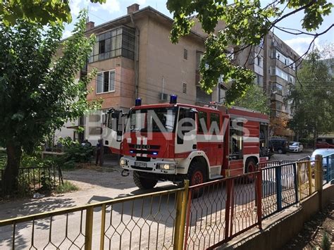 Извънредно Гори жилищен блок във Враца снимки