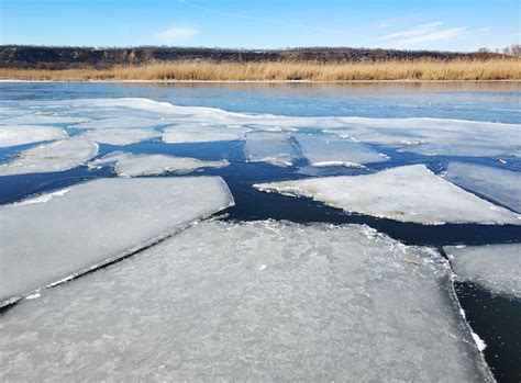 СЭРЭМЖЛҮҮЛЭГ Гол мөрөн нуурын мөс хайлах үзэгдэл идэвхжиж байна Өглөө мн
