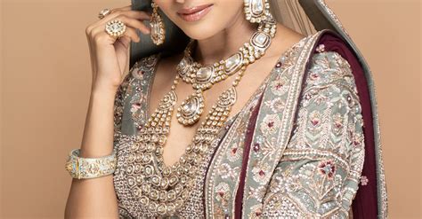 가운 귀걸이 남쪽 아시아 럭셔리한 리ga가 망 티카 매혹적인 메이크업 모델 목걸이 문화 문화적 민족 전통의 바인디 뱅글 베일 보석 복잡한