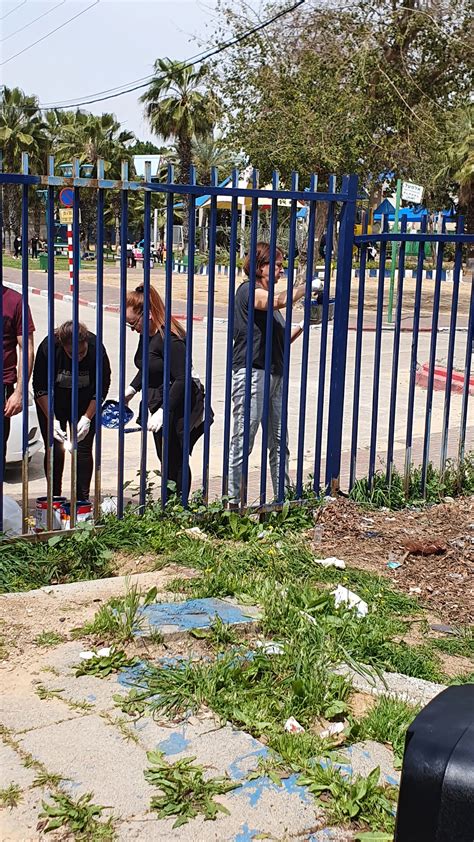 סאנריידרים מתנדבים ביום המעשים הטובים בישראל Sunrider