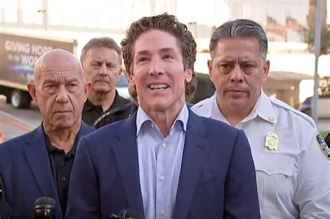 Off Duty Cops Stop Shooter At Joel Osteen S Houston Megachurch