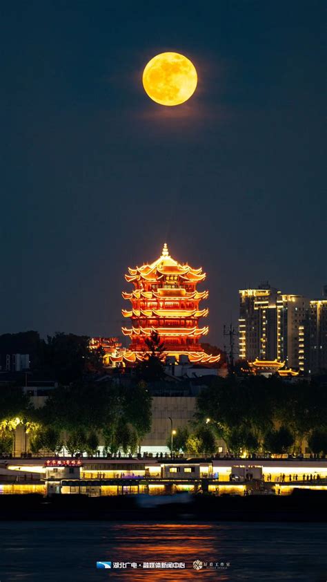 “超级月亮”挂上武汉黄鹤楼，你看到了吗？长江云 湖北网络广播电视台官方网站