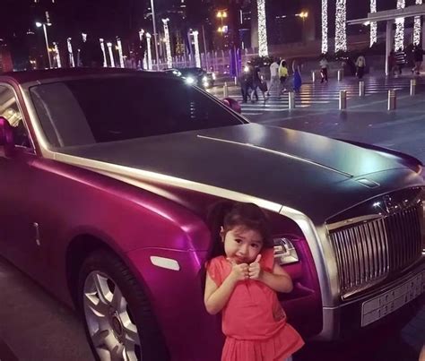 曾火爆全球的国民女儿长大了，5岁时曝被迪拜富豪收养，现状如何