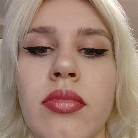 She Looks Like She Wants Cum On Her Face Iluvjerking