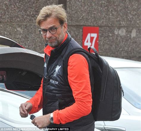 Liverpool Forward Sadio Mane In Knee Brace After Injury Daily Mail Online