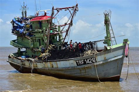 ထိုင်းငါးဖမ်းလှေများကို မြန်မာစစ်ကောင်စီရေတပ် ပစ်ခတ်မှု ထိုင်းဝန်ကြီးချုပ် ကန့်ကွက် Bur