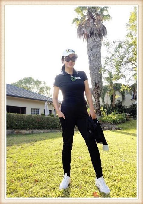62歲劉曉慶不服老！身穿銀色蕾絲開叉裙 每日頭條