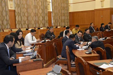 Хууль баталчихлаа 40 гишүүний гарын үсэг нь хаана байна