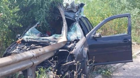 Отново пияни на пътя Двама младежи оцеляха по чудо след катастрофа край Казанлък снимки