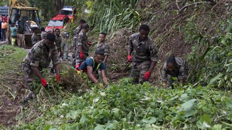 Fazsoi Les Fazsoi à Pied Dœuvre Après Le Passage De Belal