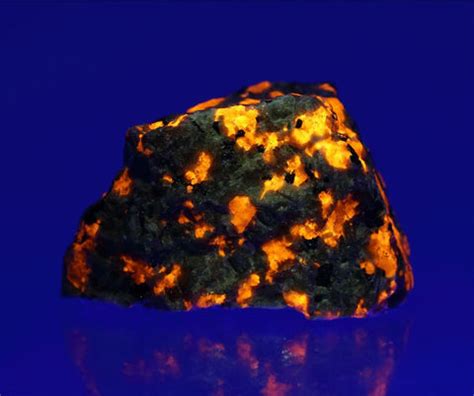 Discovering Yooperlites Your Essential Guide To These Unique Stones
