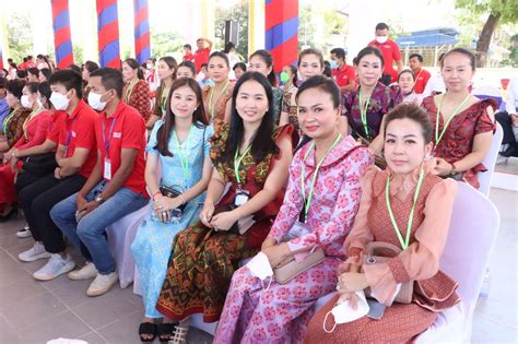 រដ្ឋបាលខេត្តបាត់ដំបង រៀបចំពីធីបុណ្យអុំទូក បណ្តែតប្រទីប រយៈពេល២ថ្ងៃ ពលរដ្ឋច្រើនកុះករ