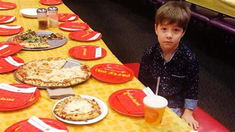 Покани 30 деца на рождения си ден но нито един „приятел“ не дойде Тогава майката направи чудо