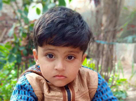 무료 사진 사람 아이 아이 자연 귀여운 세로 어린 시절 야외에서