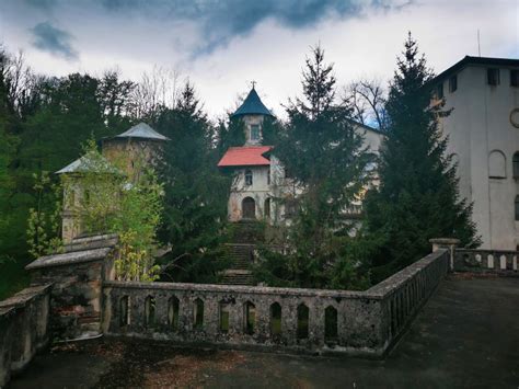 Dvorac Bosiljevo Tužna Romantika Usnula Pod Mahovinom Mala Mjesta