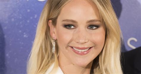 제니퍼 로렌스 엉덩이 탓 왜 때아닌 인종차별 논란 휩싸였나[헐리웃비하인드]