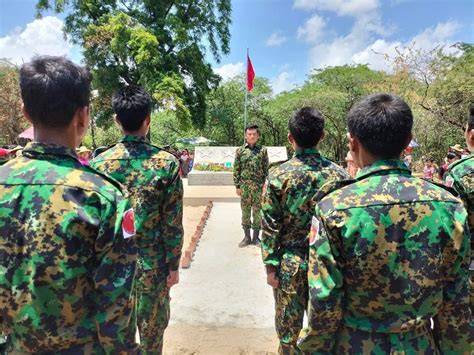 အာဇာနည်နေ့တွင် ဗိုလ်ချုပ်အောင်ဆန်းနှင့်တကွ အာဇာနည် ခေါင်ဆောင်ကြီးများကို ဦးညွုတ်ဂါရဝပြုပြီး န