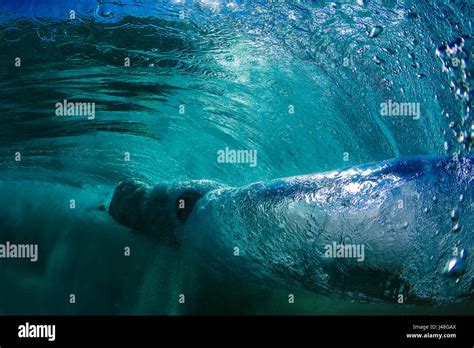 Wave Collapsing High Resolution Stock Photography And Images Alamy