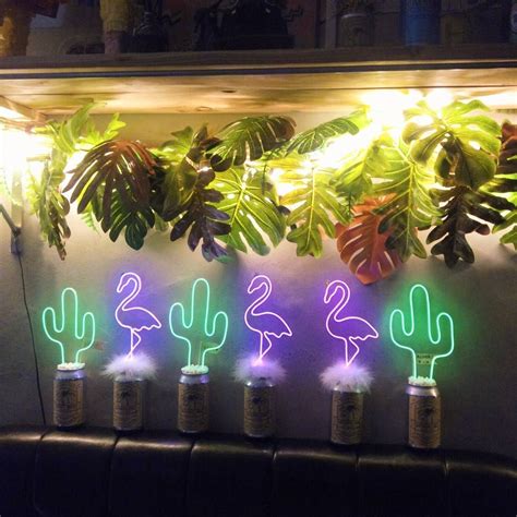 Neon에 있는 Illumio님의 핀 네온사인 네온 조명 플라밍고