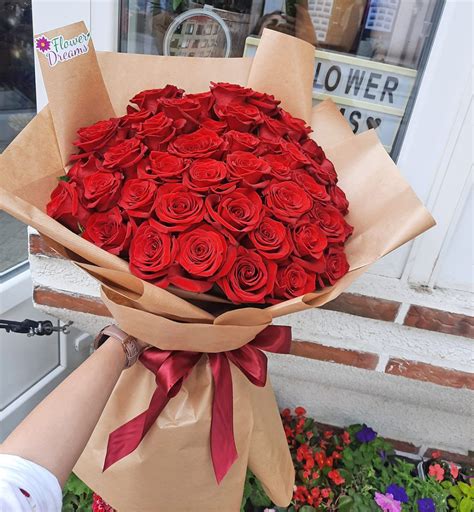 Букет от 35 червени рози • Магазин за цветя Flower Dreams Варна