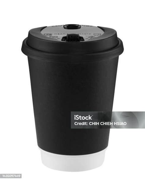 클리핑 경로가있는 흰색 배경에 고립 된 검은 종이 커피 컵 실제 사진 0명에 대한 스톡 사진 및 기타 이미지 0명 3차원