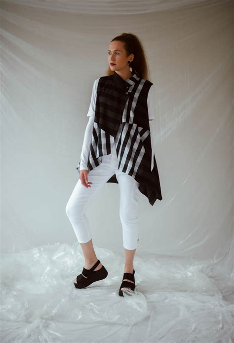 Avant Garde Uncovered Olivia May