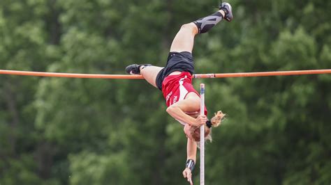 Pls Keating Overcomes Packed Field Wins Gold In Girls Pole Vault At