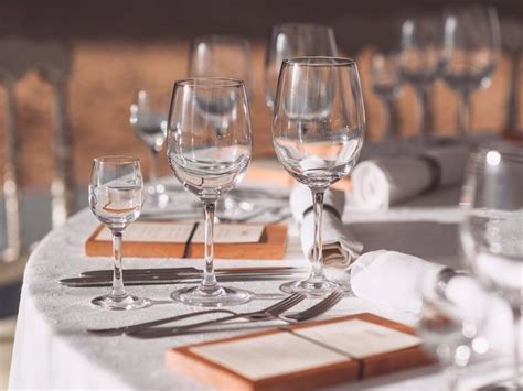 A Step By Step Guide To Attending A Royal Or Upper Class Dinner Party According To A Manners