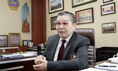 ЭМ ийн сайд асан С Ламбаагийн том охин 32 мянган ам долларын зээлээр сурчээ