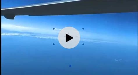 오늘자 러시아 전투기와 미군 드론 충돌 영상 유머움짤이슈 에펨코리아