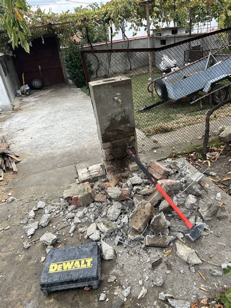 Къртене чистене извозване чистене на мазета и тавани Транспортни Хамалски Казанлък