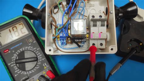How To Test A Circuit Breaker With A Multimeter GUIDE