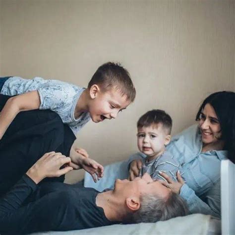 最失败的教育：孩子不努力，爸爸不出力，妈妈用蛮力！英子原生家庭作业