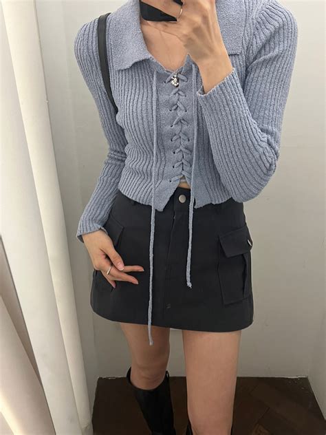 아일렛 카라 크롭 니트