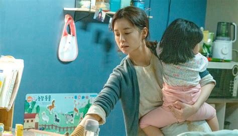 ولدت عام 1982 كيم جي يونغ النسخة المفروضة على المرأة العربية • نون بوست